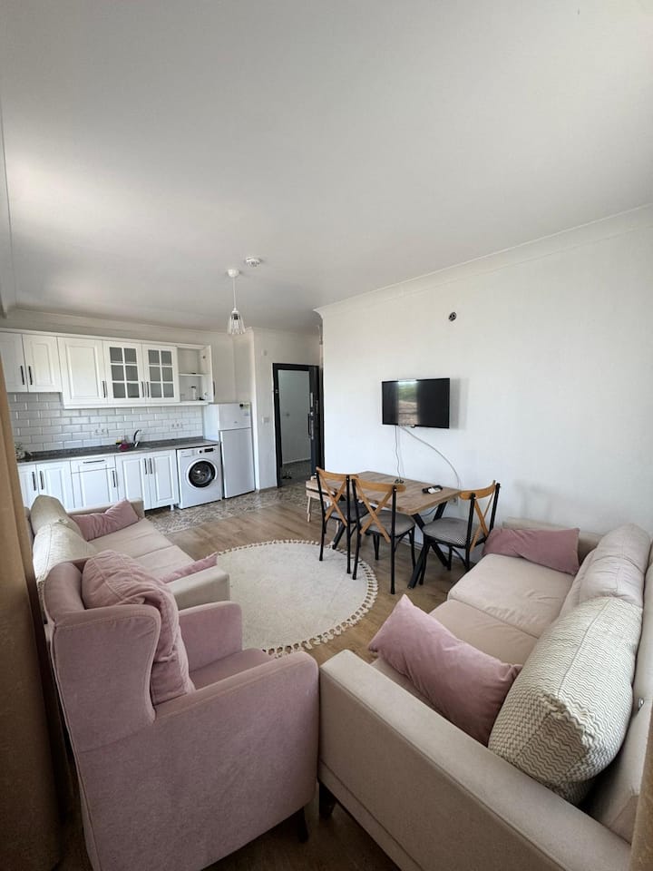 Selçuk Bey Konağı 
3 Numaralı Oda 1+1 Balkonlu - Ayvalık
