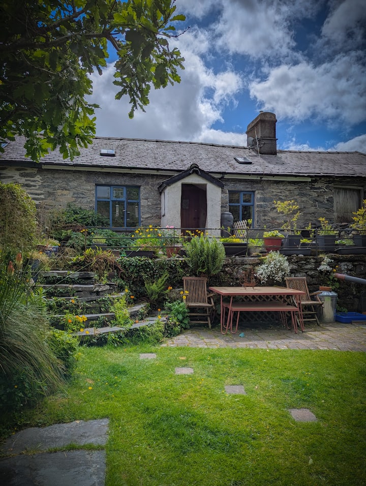 Cosy Snowdonia Cottage With Mountain Views - Snowdonia National Park