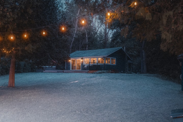 Winter Escape | Hot Tub, Sauna, Pet Friendly - Bobcaygeon