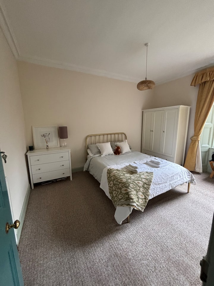 Tay Street Main Door Retreat - Edinburgh