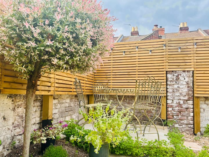 Driftwood House 
- Charming Coastal Home & Garden - Portsmouth