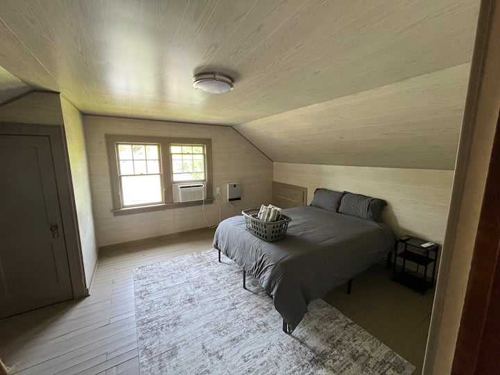 Room 5b - Battle Creek, MI