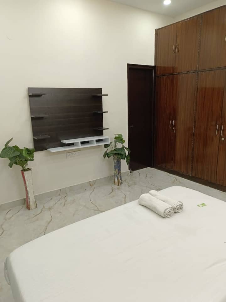 This Is Well Furnished Home - Noida