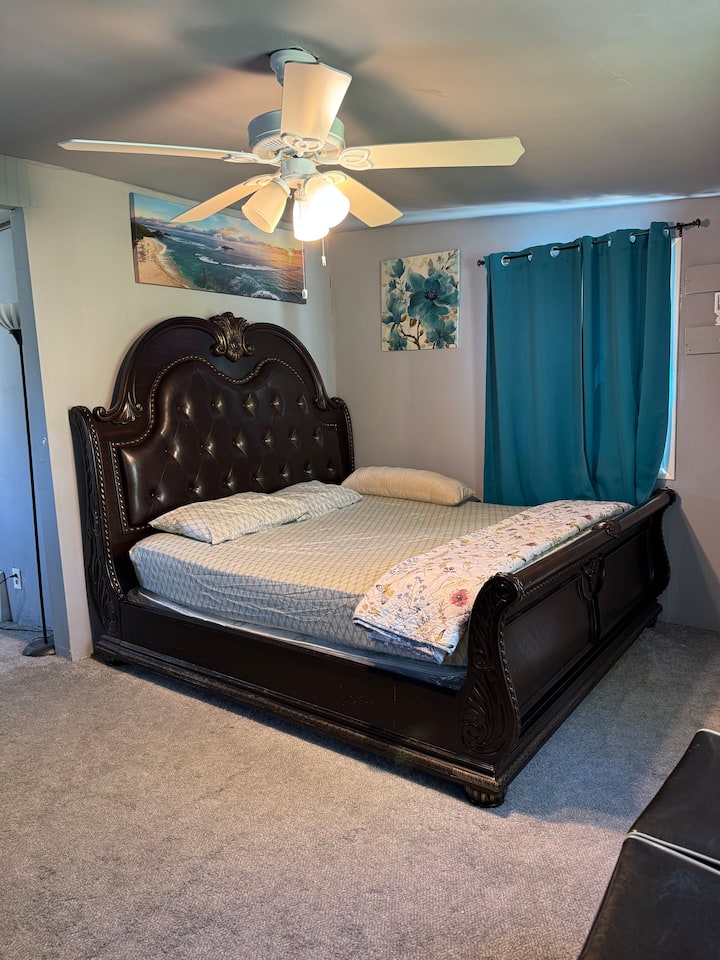 Clean Modern Home Cozy - Lancaster, NY
