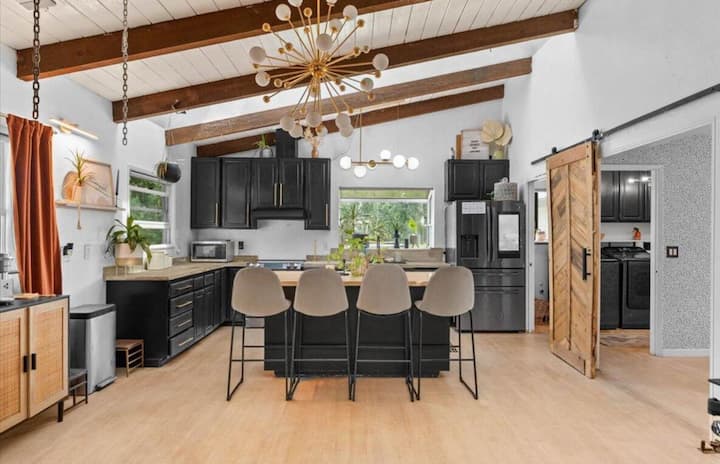 Stylish 6 Acre Escape - Redding, CA