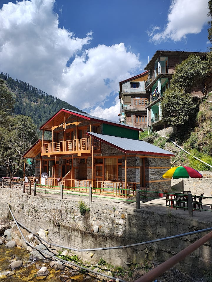 Cedarwood Cottage Family Duplex - Jibhi