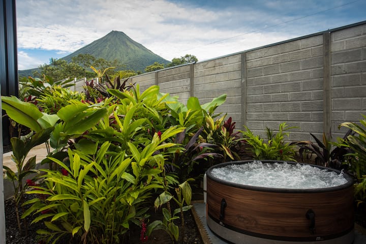 Arenal Volcano Villa • Private Jacuzzi + Views - Costa Rica
