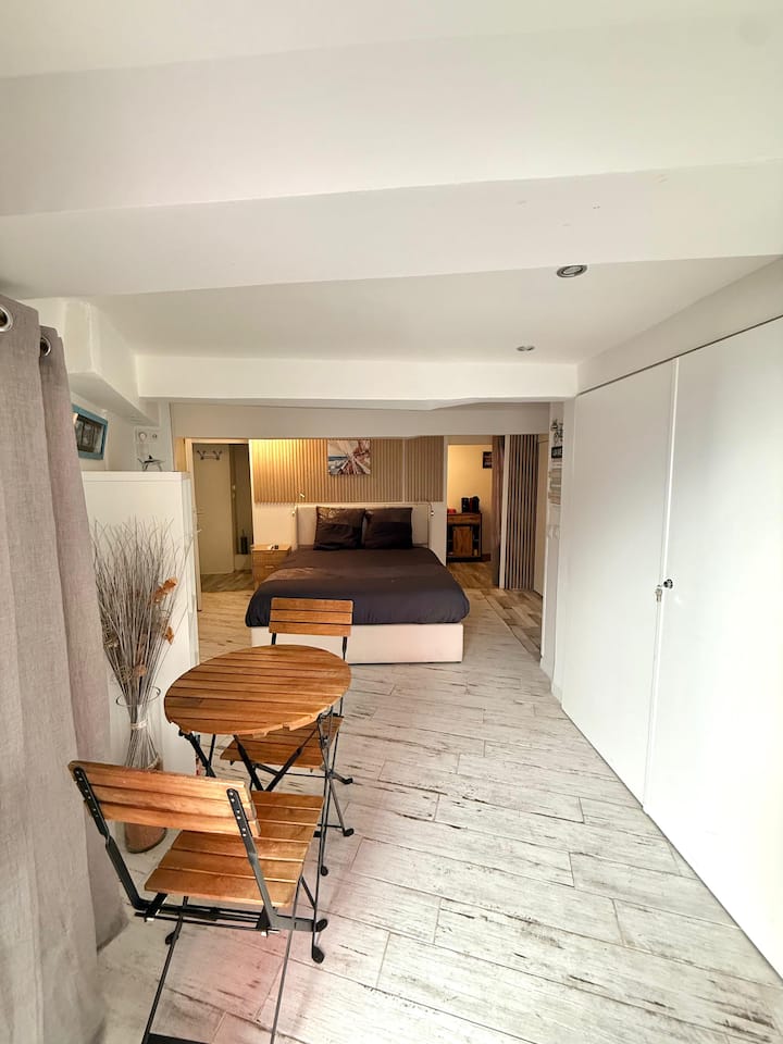 Suite Spacieuse Avec Cuisine Et Salle De Bain - Marseillan