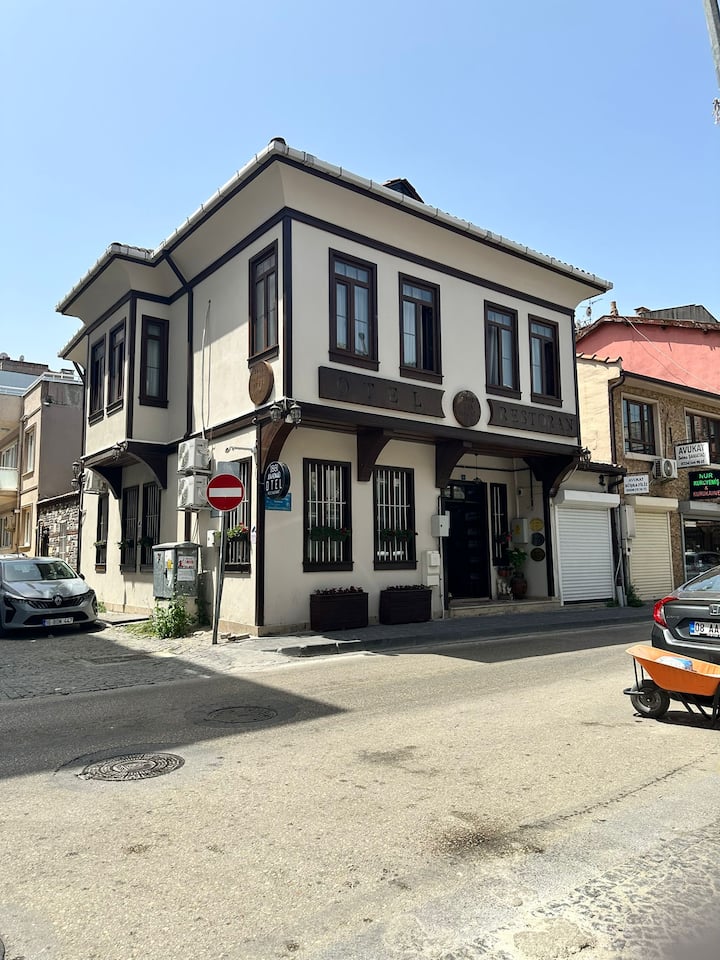 ŞEhrin En Mutlu Oteline Hoş Geldiniz . - Tirilye