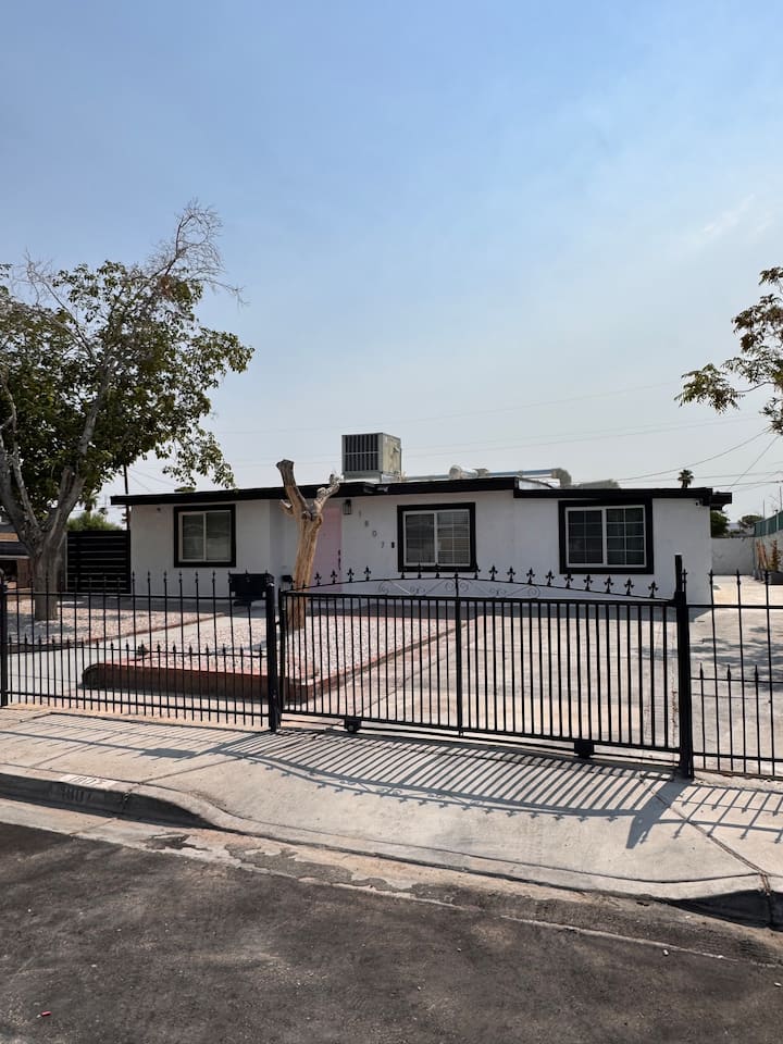 The Pink Modern Dream - Las Vegas