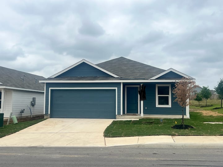 New 4br Near Lackland Afb • Family Friendly - San Antonio, TX