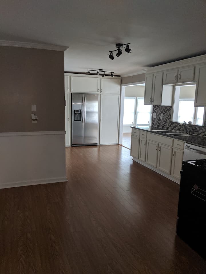 Large Home In Quiet Neighborhood - Paradise Island, Austell