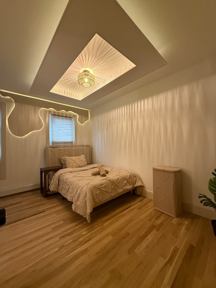 Room By Train Station - New Haven, CT