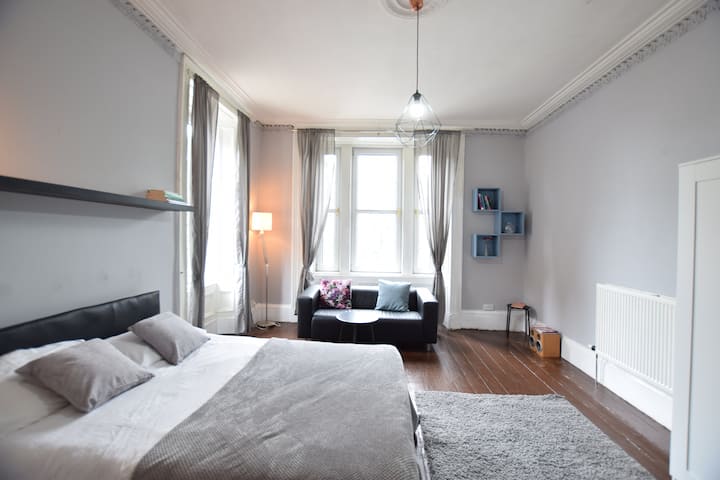 Beautiful Room Superb Location - Glasgow