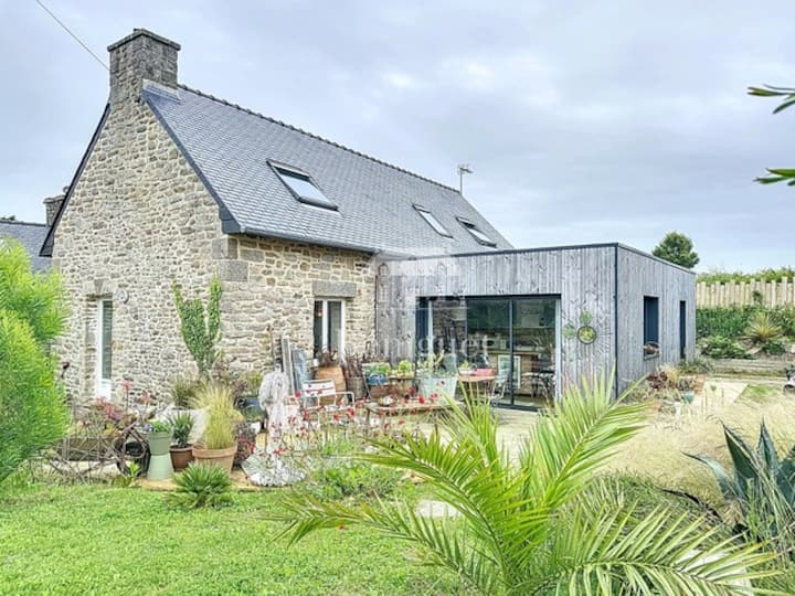 Maison En Pierre Avec Extension Bois - Ploudalmézeau