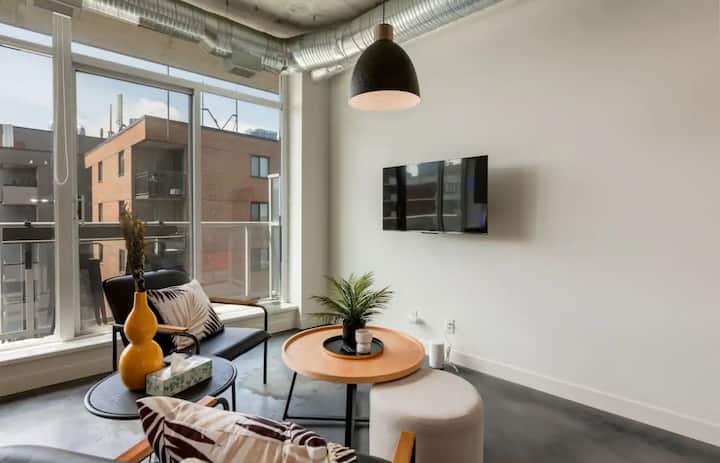 Downtown Studio Loft – Steps From Stampede Park - Calgary