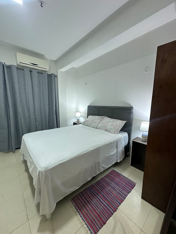 Departamento Amoblado En Barrio Los Laureles 2a - Asunción