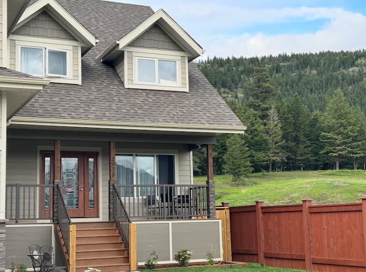 The Cozy Crow’s Nest - Bellevue, AB