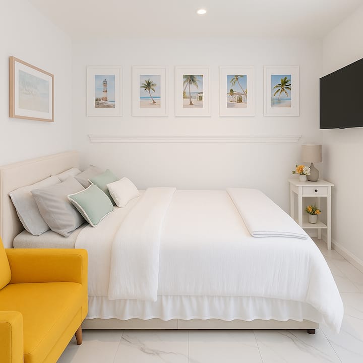 Cozy Mini House Private Entry! - St. Petersburg, FL