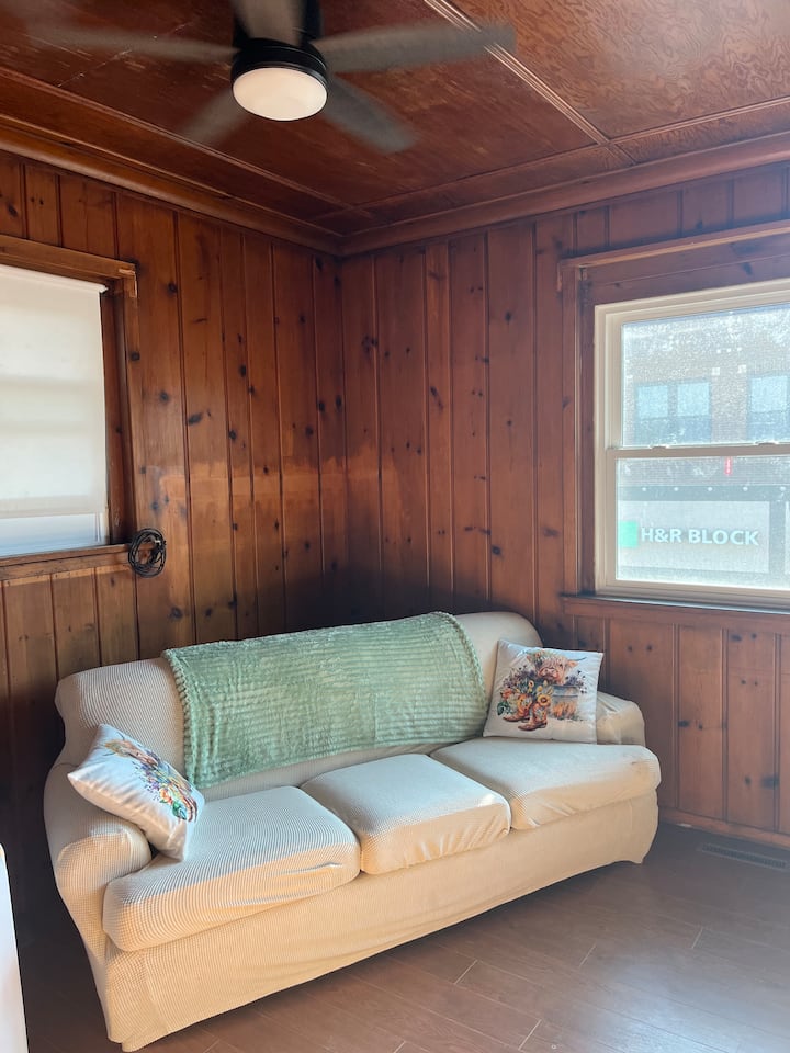 Cozy 2 Bedroom Upstairs Unit - Rice Lake State Park, Lake Mills