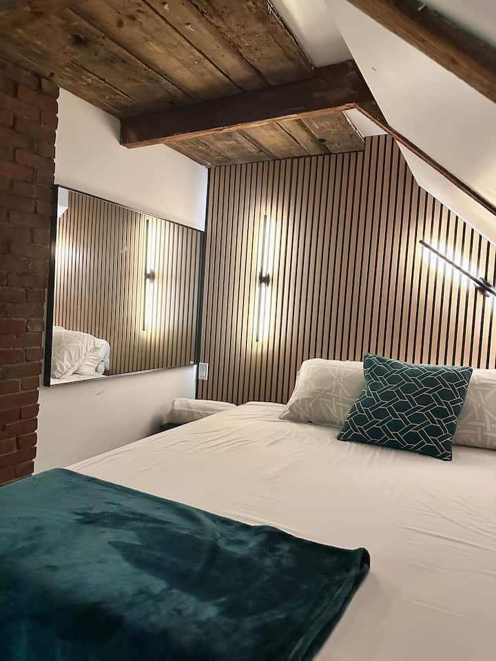 Renovated King Bed Studio + Kitchen - Dog Beach, Provincetown