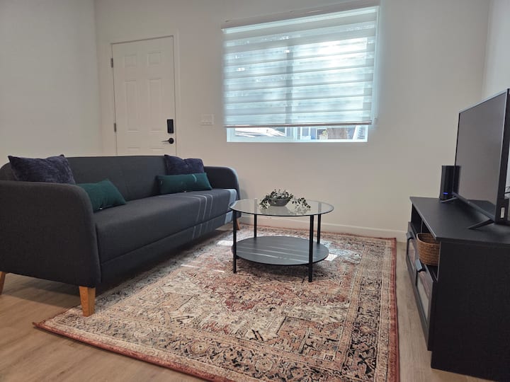 Cute 1b1b In Pasadena - Pasadena, CA