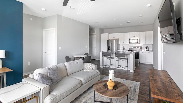 Landing | Incredible 2bd, Gym, Pool - Huntsville, AL