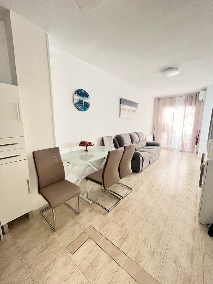 Apartment With Pool And Beach - Torrevieja