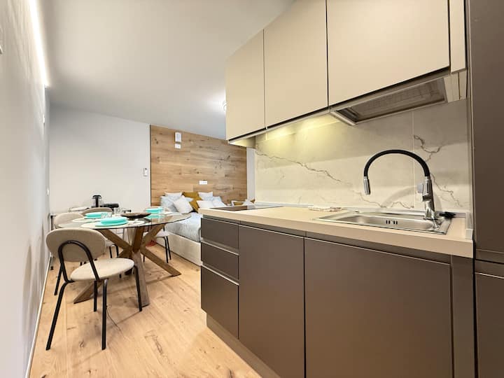 Alfierib-netflix-freeparking-airport Free Transfer - Bérgamo