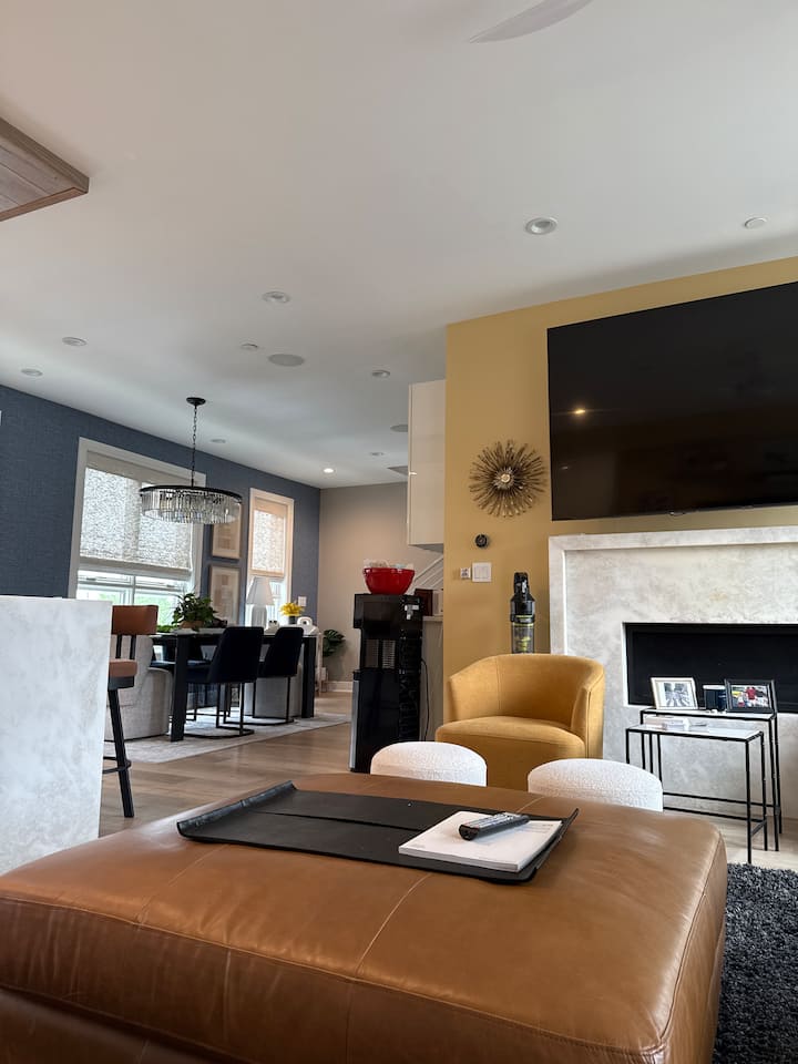 Urban Luxe Retreat W Rooftop Spa - Philadelphia, PA