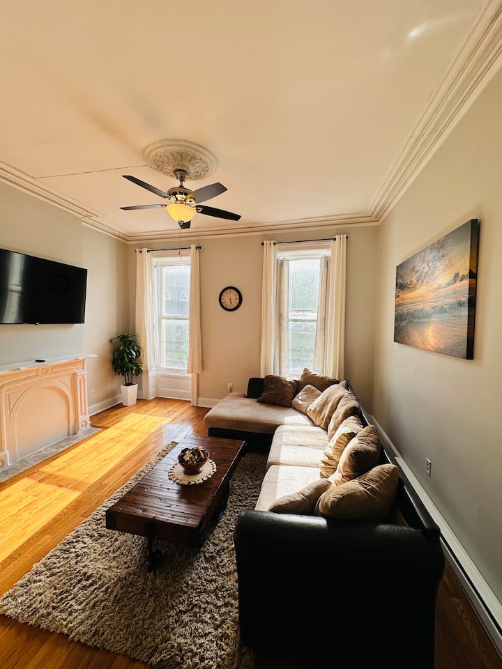 Charming, Spacious Apt Downtown Albany - Albany, NY
