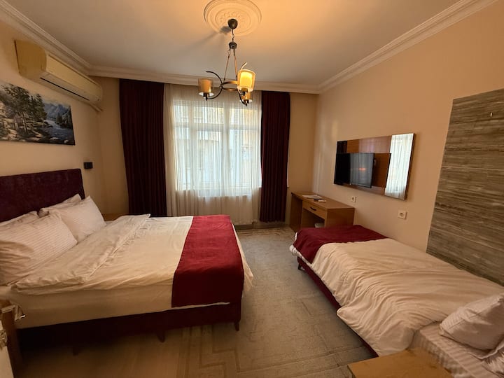 Three-bedroom Apartment For 7 People - Cihangir