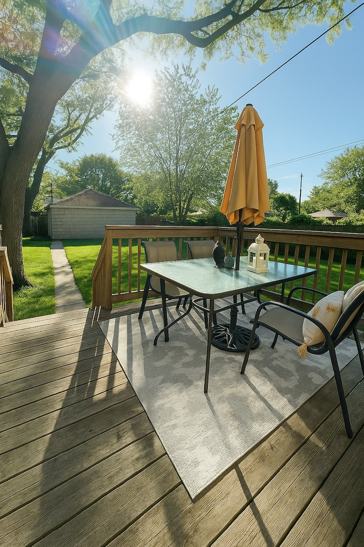 Trendy Historical Walkerville Home & Garden - Windsor