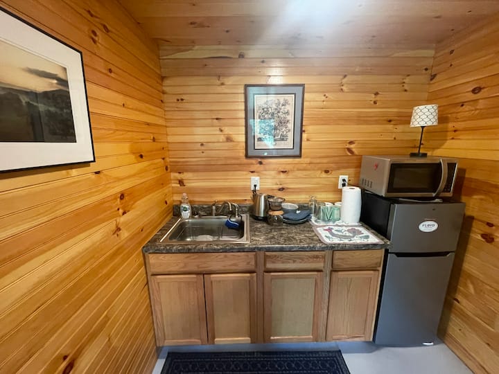 Garden Getaway With Ground Level Studio & Patio! - Floyd, VA