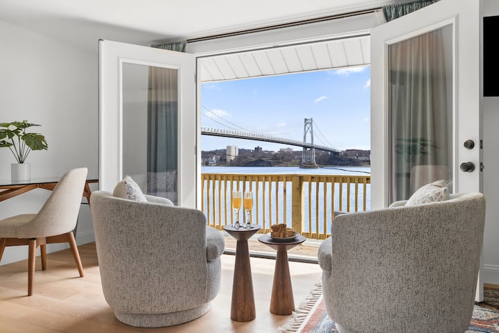 Hudson Escape W/ Hot Tub + Bridge View - Poughkeepsie, NY