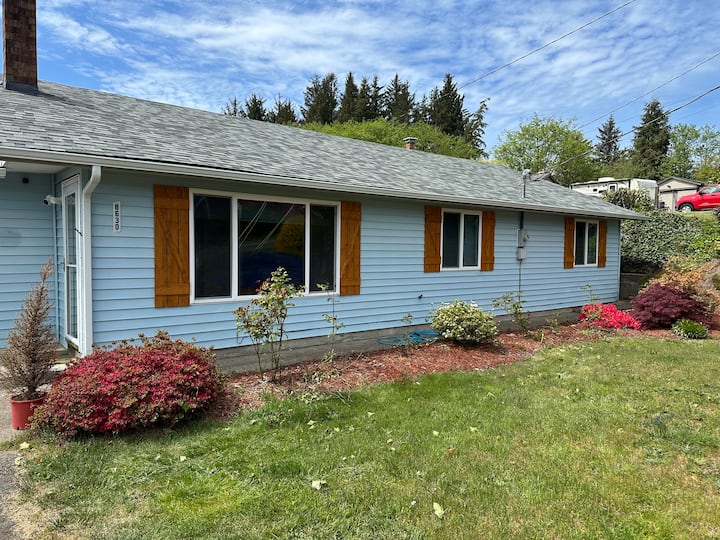Coastal Escape With Patio & Bay Peek - 3bd - Tillamook, OR