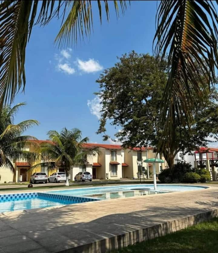 Casa Con Parqueo En Condominio Cerrado - Bolivia