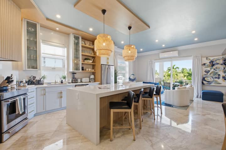 Luxe 2 Br Oceanfront Condo Right Beside Baha Mar - Nassau