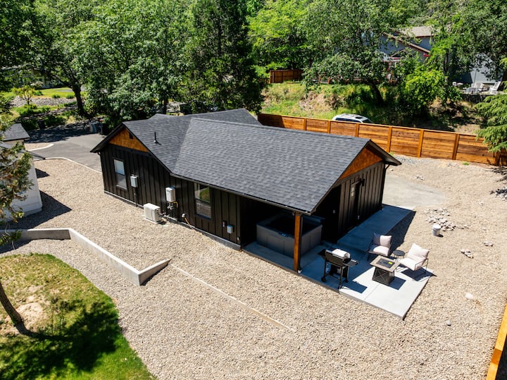 Brand New Cozy Cottage In Town - Grants Pass, OR