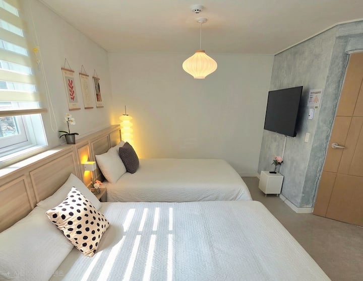 가정의달 20%할인!
오직 한 팀!프라이빗 스테이!최대8인!
화성.행리단길.통닭거리 - Suwon