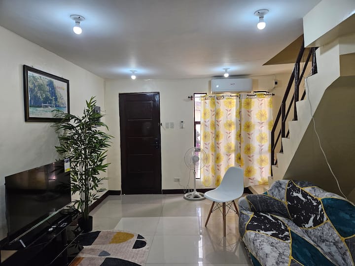 Old Home Near Airport Stay/ Netflix/ Car For Rent - Lapu-Lapu City