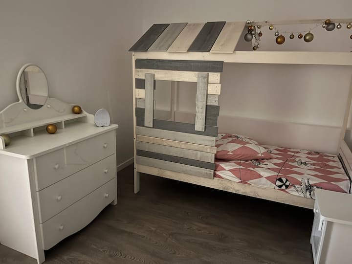 Jolie Chambre Dans Une Villa - Antibes
