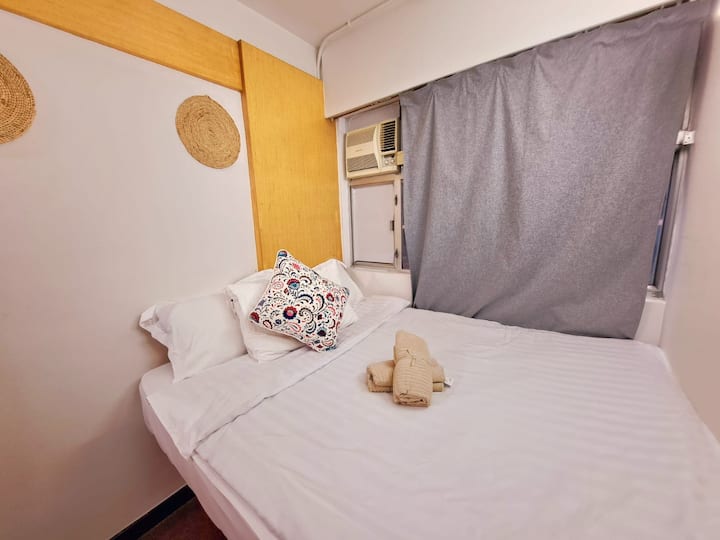 A Cozy Apartment With 2 Bedrooms Located Near Pmq - Tsuen Wan