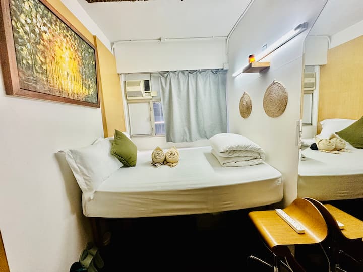 A Cozy Apartment With 2 Bedrooms Located Near Pmq - Hong Kong