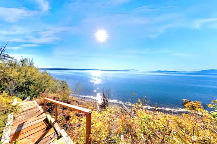 Sandy Point Waterfront Retreat - Ferndale, WA