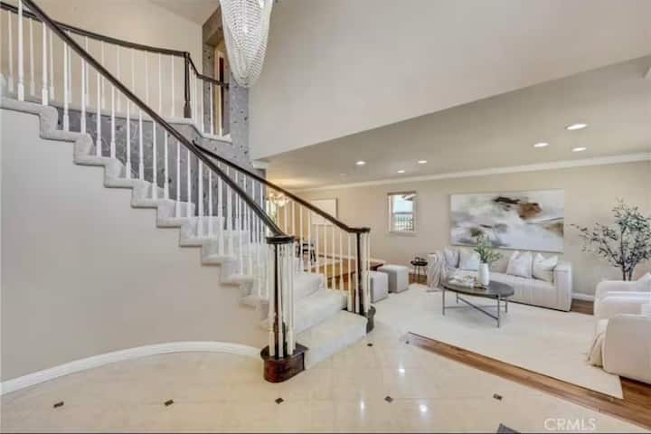 Upscale La Stay With Scenic View, Close To Disney - 롤랜드 헤이츠