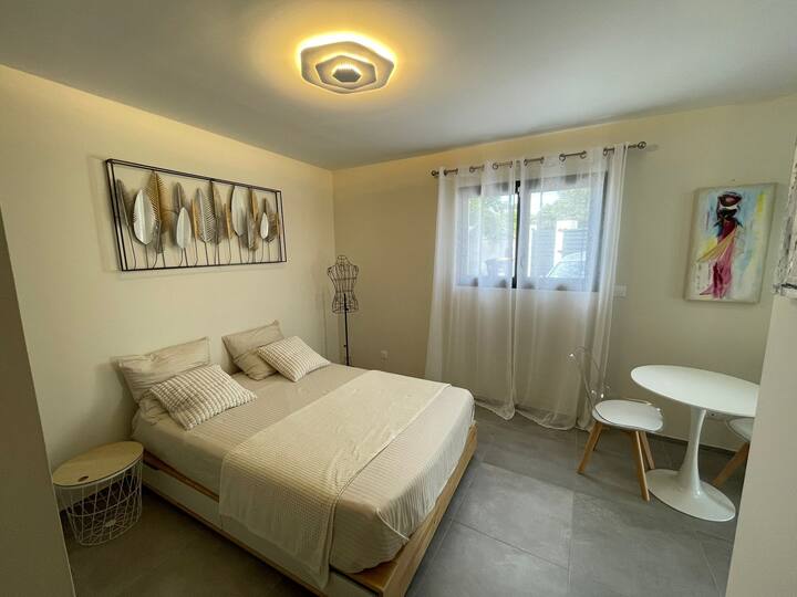 Studio Indépendant Type Annexe Avec Entrée Privée - Salon-de-Provence