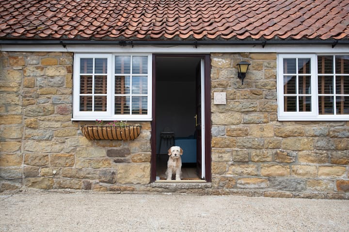 2, East Farm Cottages - Scarborough