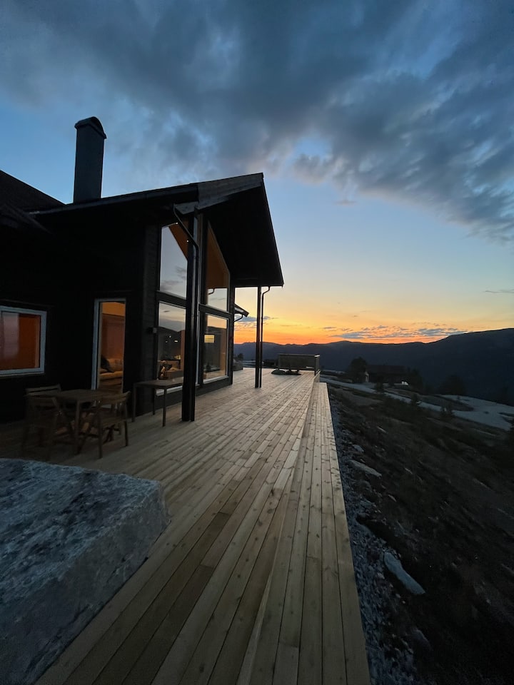 Haus In Den Bergen Mit Großer Sauna Und Seeblick - Noruega