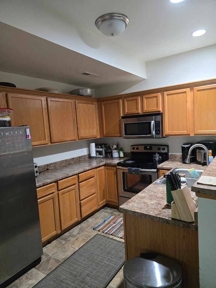 Fresh Room In Cozy Town House - Iowa City, IA